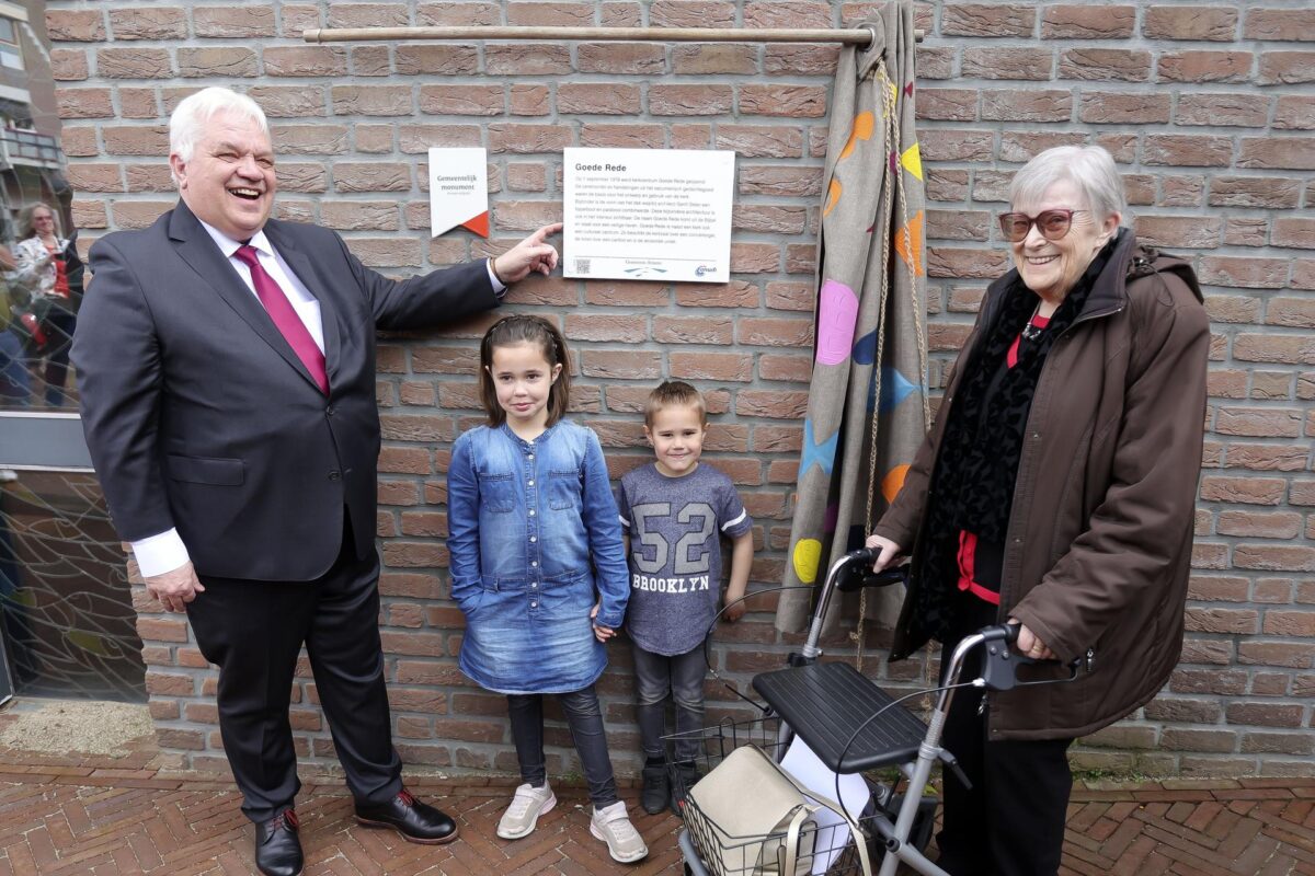 Vierde gemeentelijk monument Almere officieel onthuld · Omroep Almere