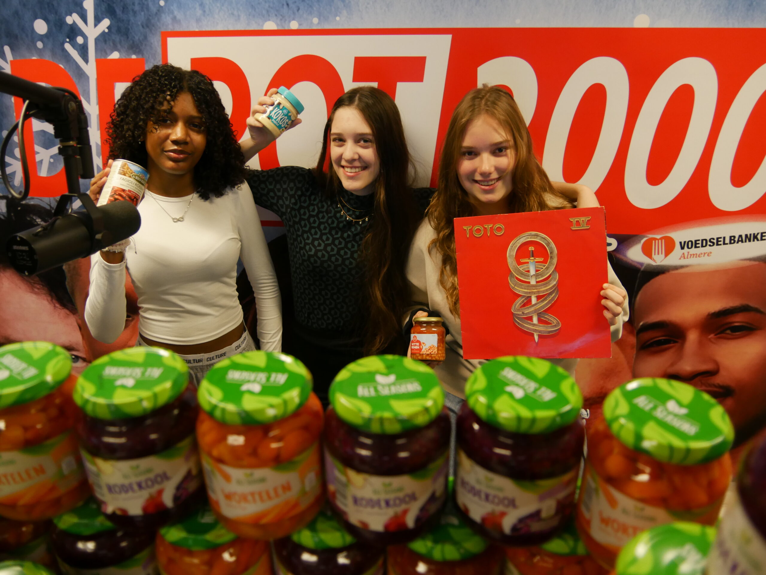 Echnaton organiseert opnieuw ‘De Pot 2000’ voor de Voedselbank · Omroep ...